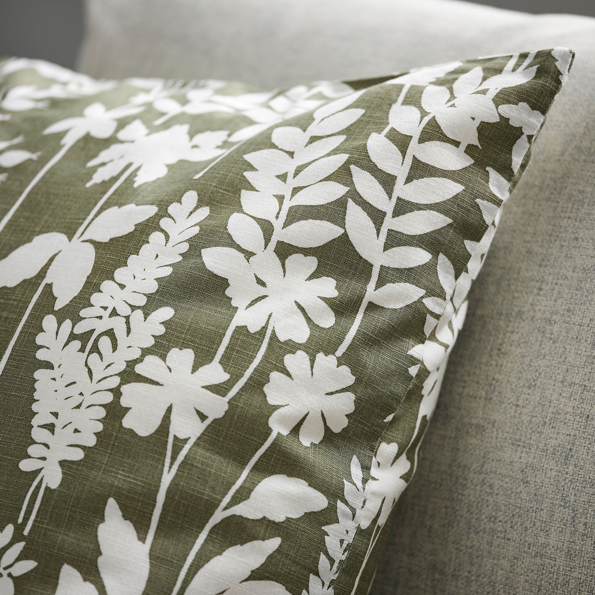 ROTVECKLARE grey-green-white 50x50 cm cushion cover - 00585049 | IKEA