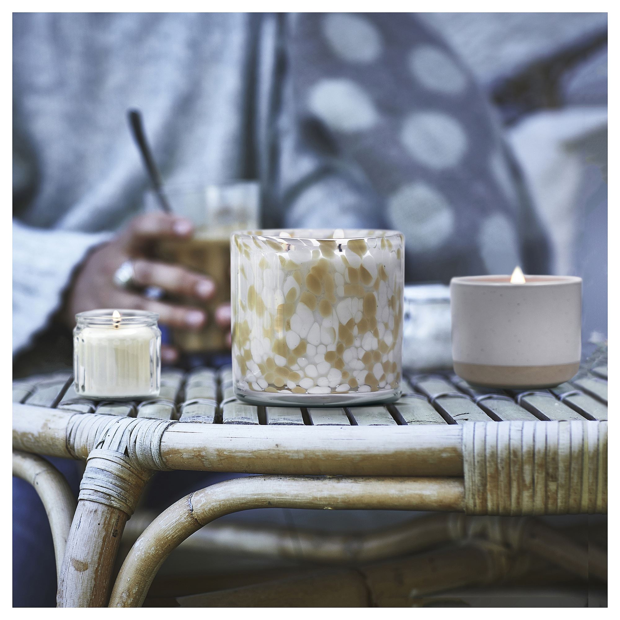 JAMLIK açık gri-bej 50 saat bardakta kokulu mum - 50594348 | IKEA